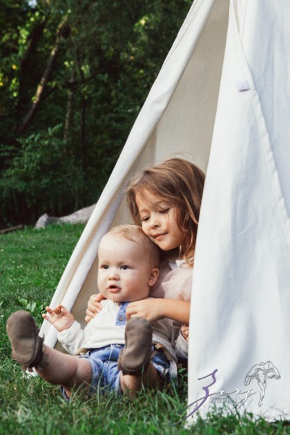 Teepee: Bohemian Family Photoshoot by Zorz Studios